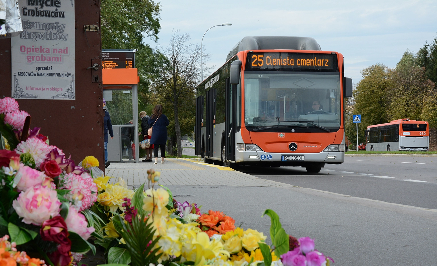 Komunikacja miejska w okresie Wszystkich Świętych | Rzeszów | Aktualności | RESinet