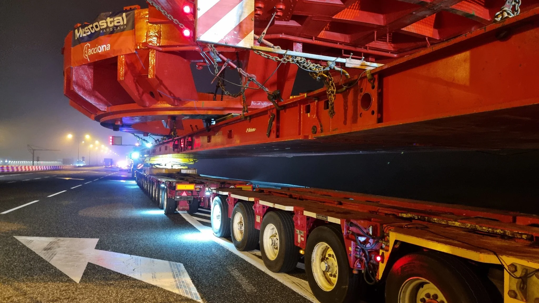 Transport elementów maszyny TBM przez Rzeszów. W mieście ruszają ... Transport elementów maszyny TBM przez Rzeszów. W mieście ruszają ...