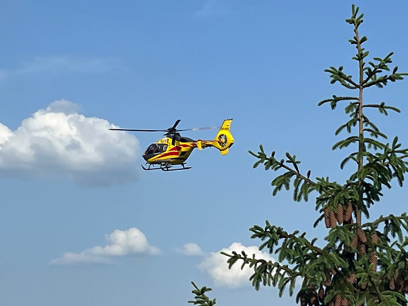 Tragiczny finał zabawy na śniegu. 8 i 7-latek spadli z 4-metrowej ...